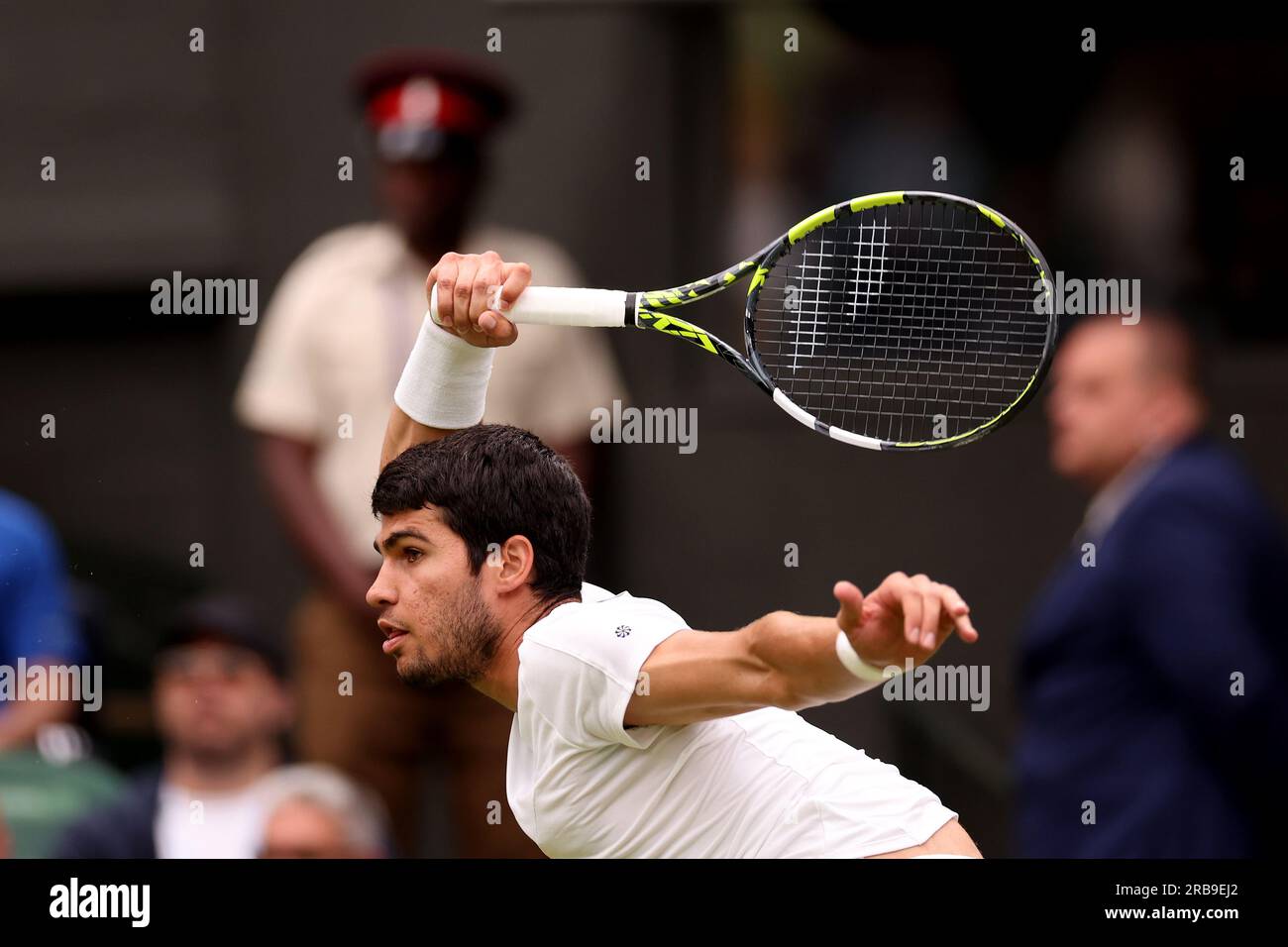 Carlos alcaraz wimbledon carlos alcaraz a wimbledon hi-res stock ...