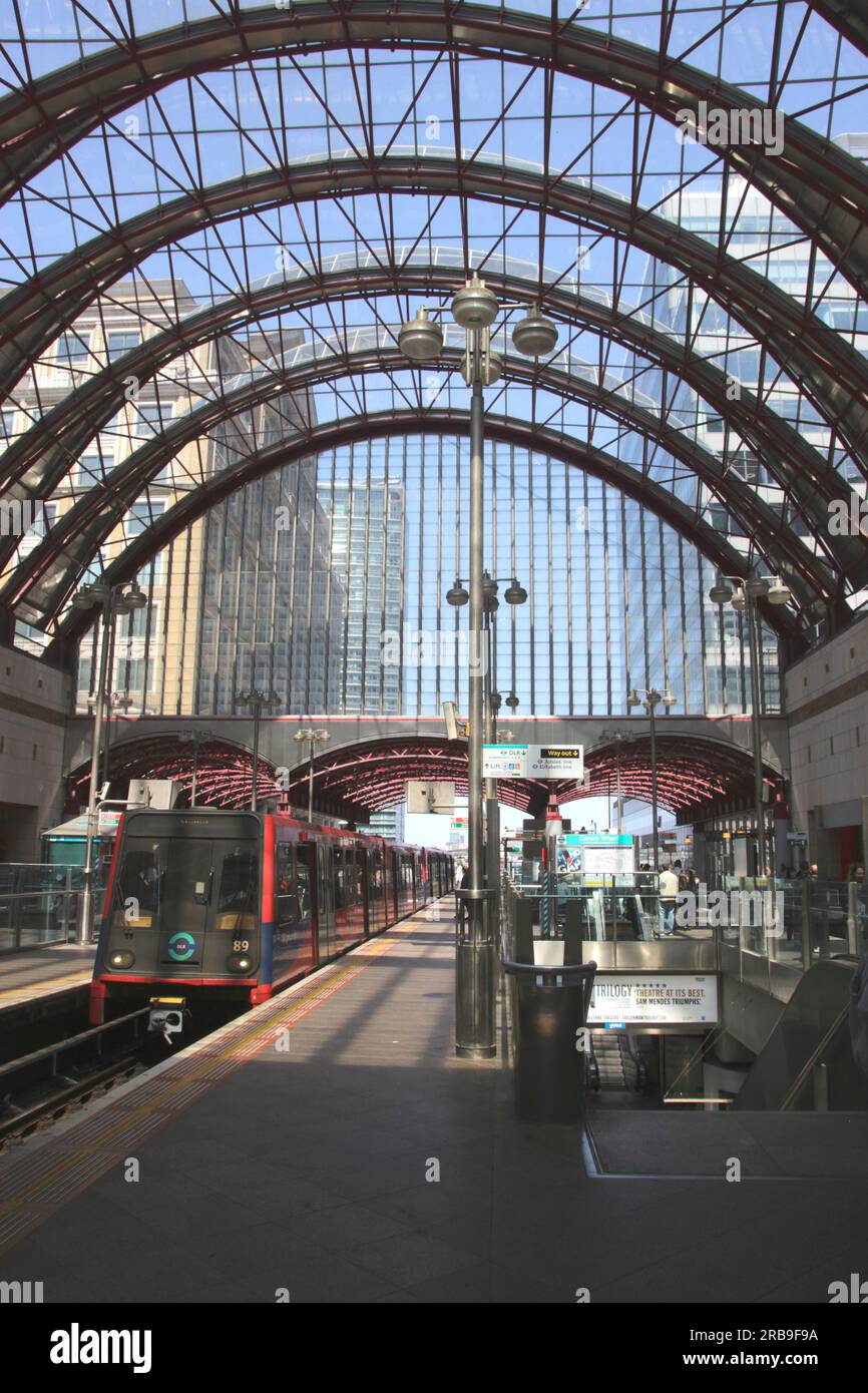 Docklands Light Railway Cnary Wharf Station London Stock Photo - Alamy