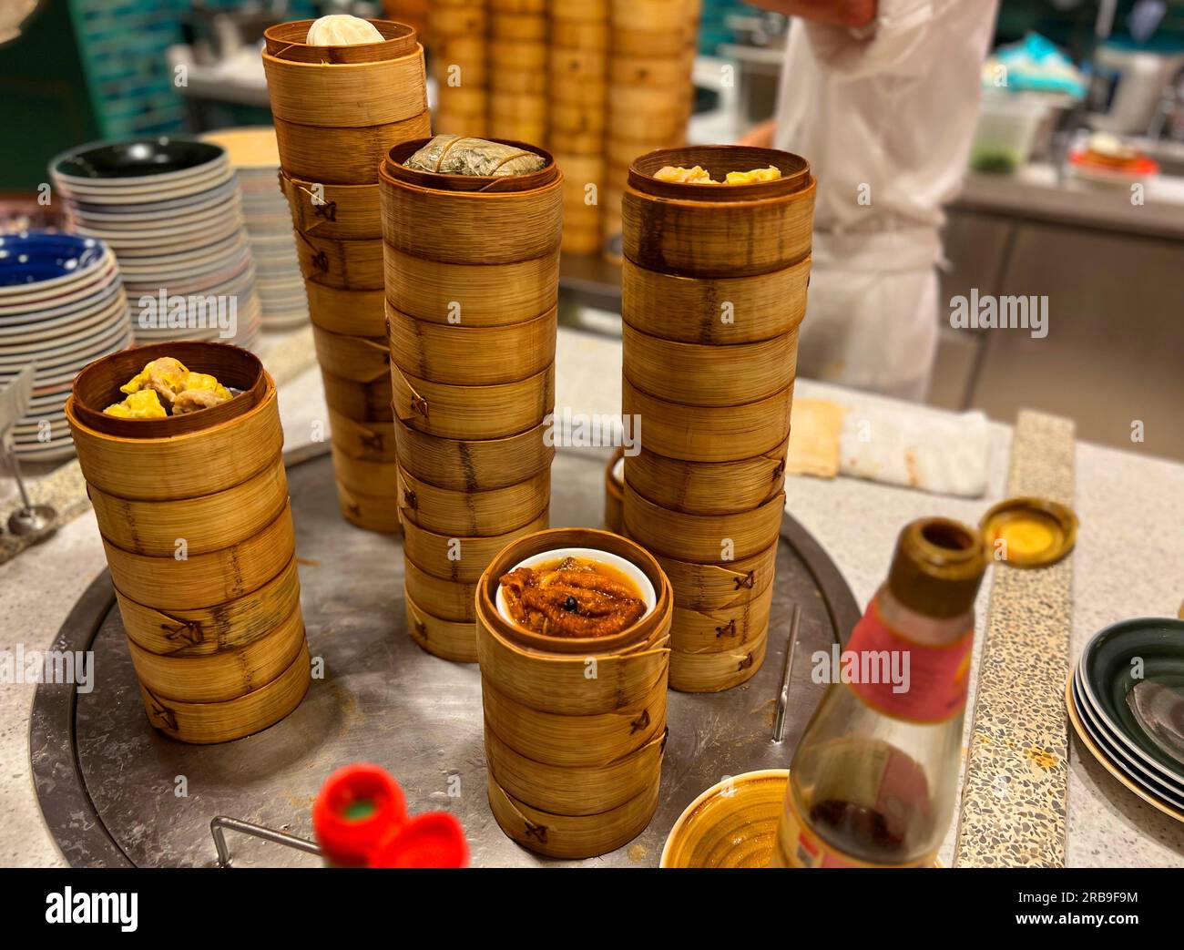 Food in bamboo steamer hi-res stock photography and images - Alamy