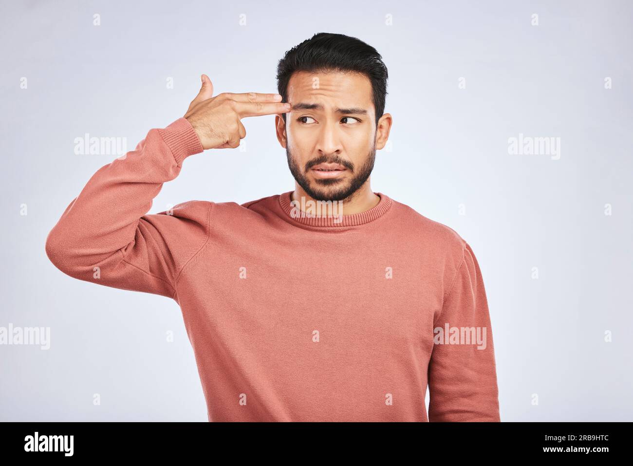 Man pointing gun at head hi-res stock photography and images - Alamy