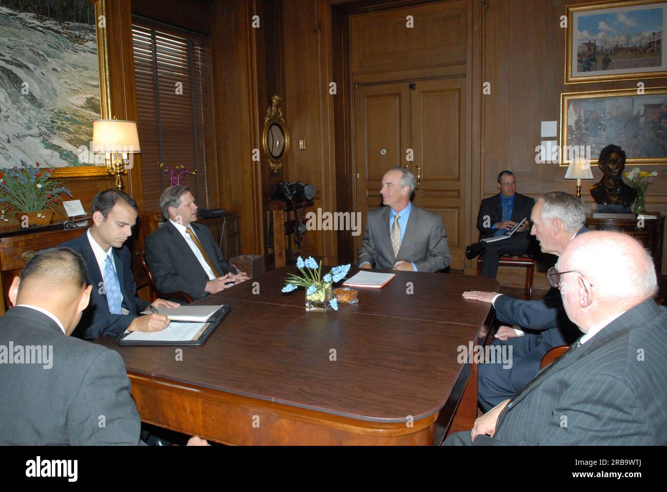 Secretary Dirk Kempthorne meeting at Main Interior with delegation led ...