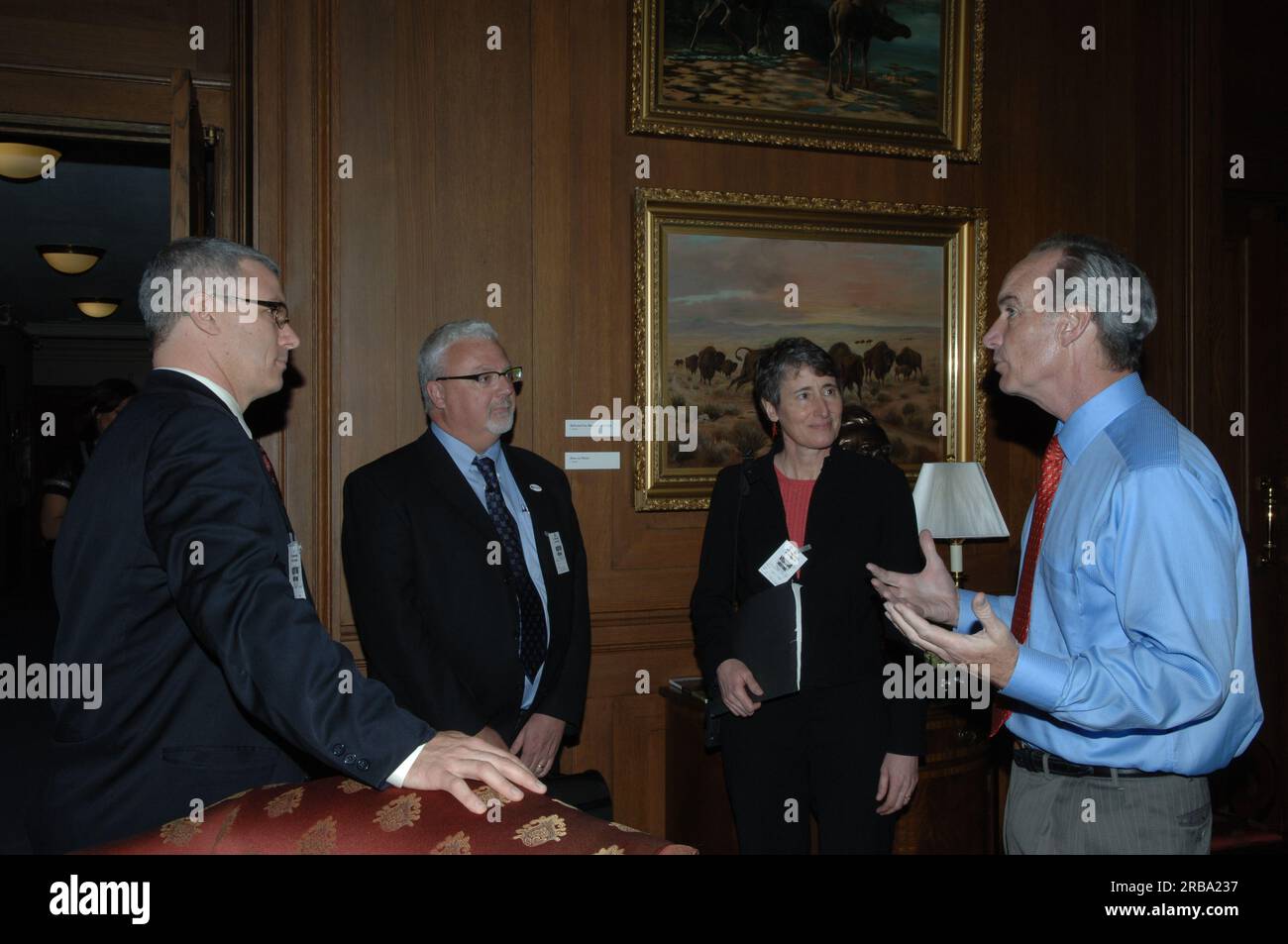 Secretary Dirk Kempthorne meeting at Main Interior with outdoor ...
