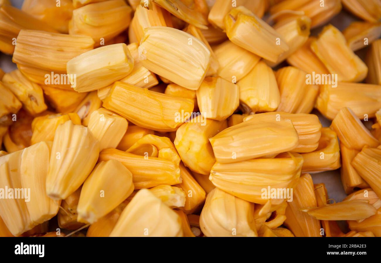 Bunch of Peeled Jackfruit at a market for sale Stock Photo - Alamy