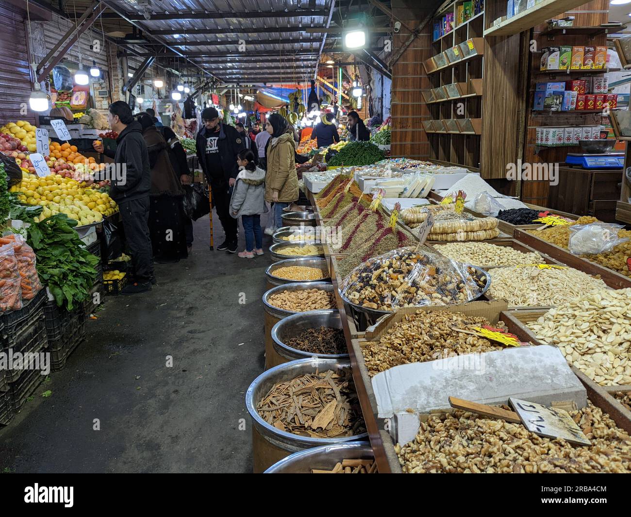 Narrow streels hi-res stock photography and images - Alamy