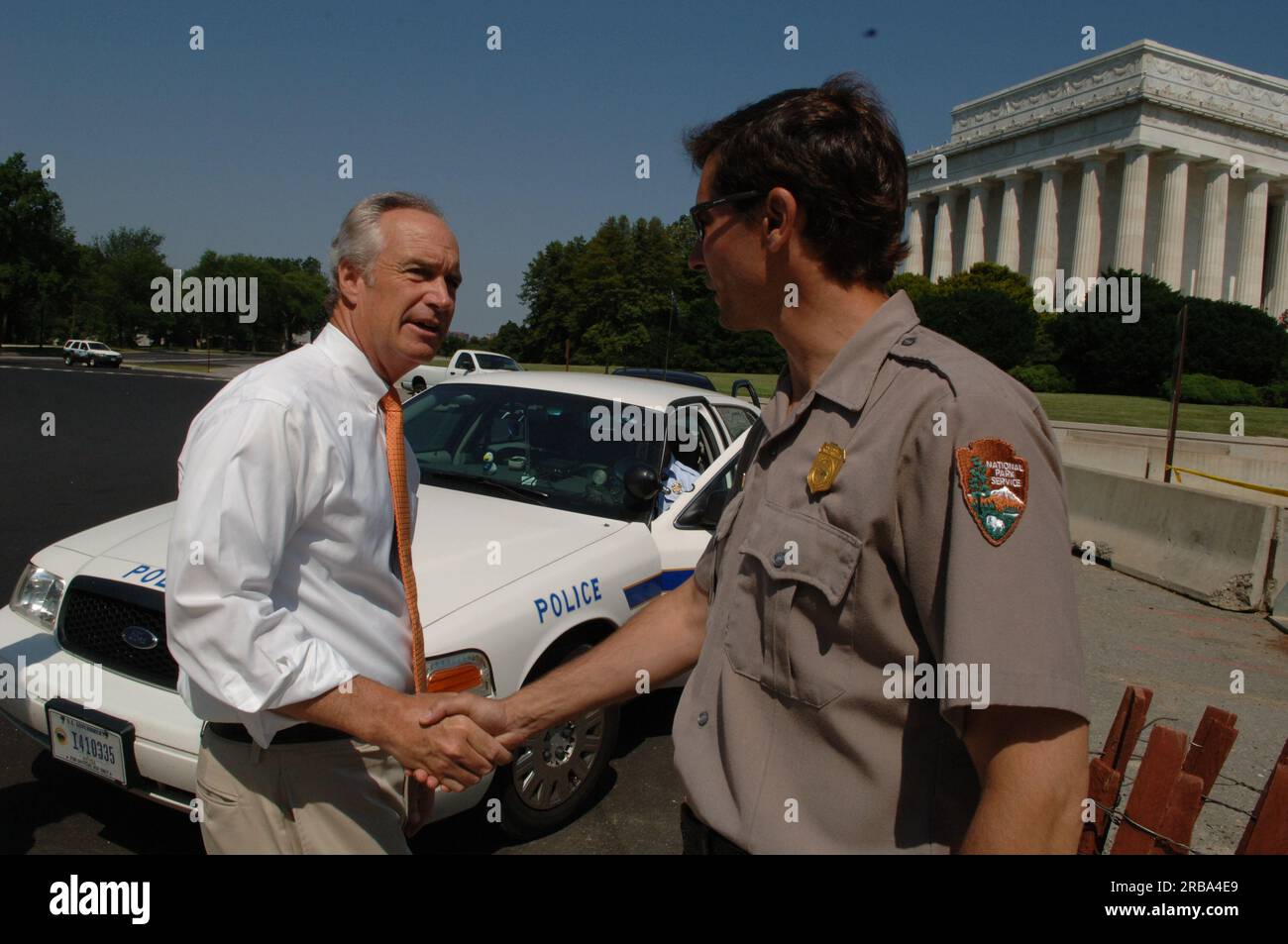 Visit of Secretary Dirk Kempthorne to the Lincoln Memorial, Washington ...