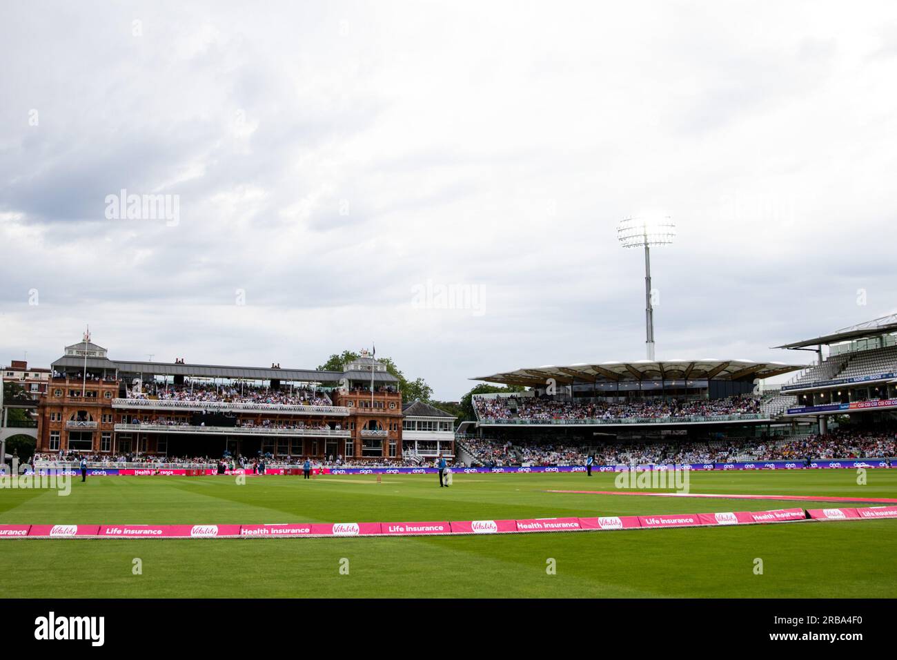 Lords cricket club at night hi-res stock photography and images - Alamy