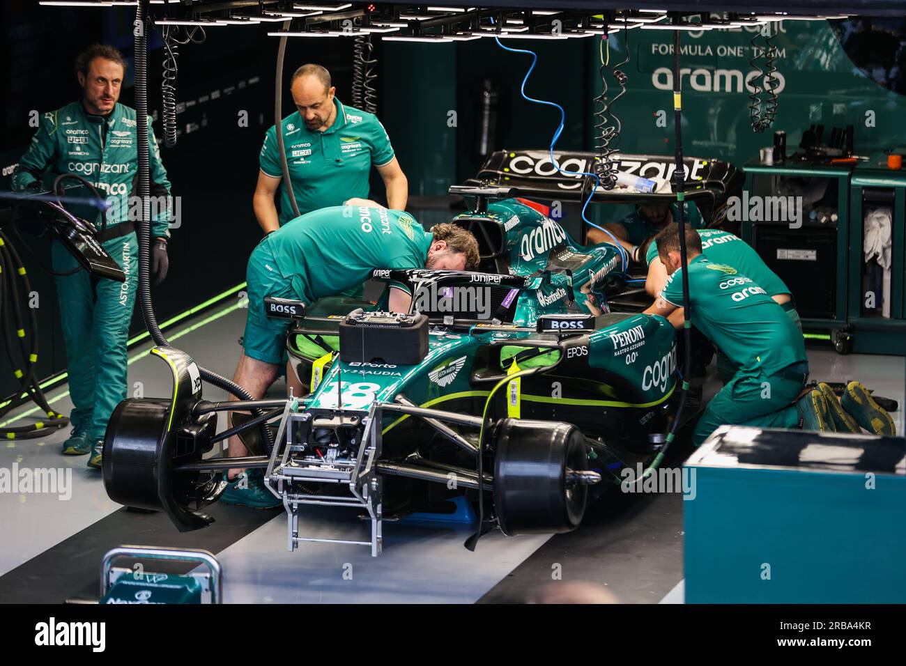 18 STROLL Lance (can), Aston Martin F1 Team AMR23, garage, box, during ...
