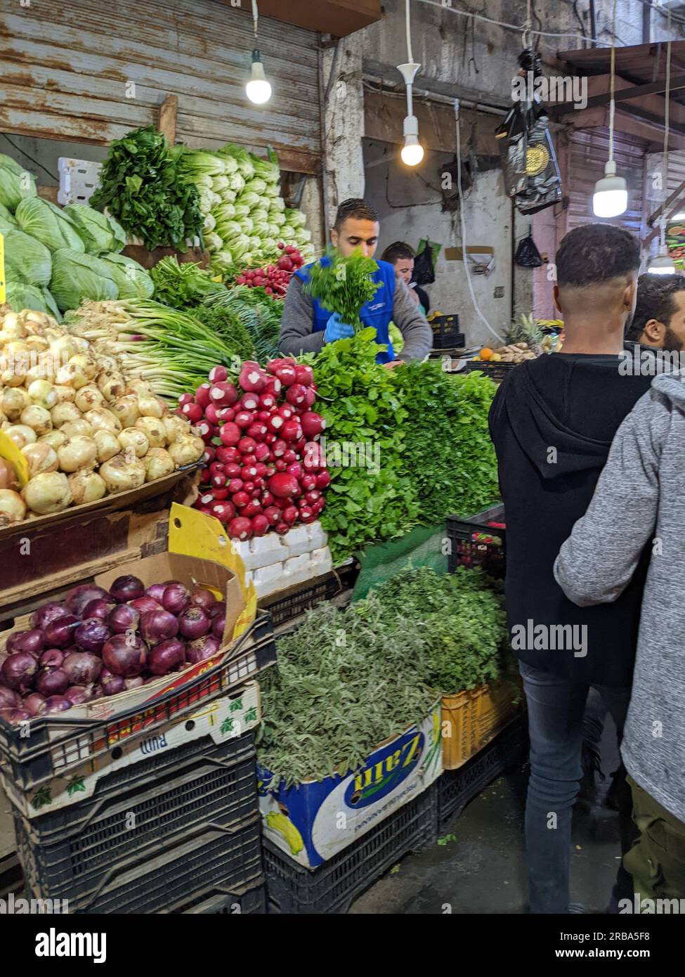Dubai food stalls hi-res stock photography and images - Alamy