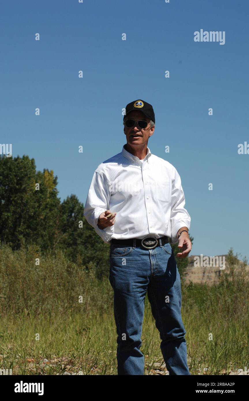 Visit of Secretary Dirk Kempthorne and aides to Theodore Roosevelt ...