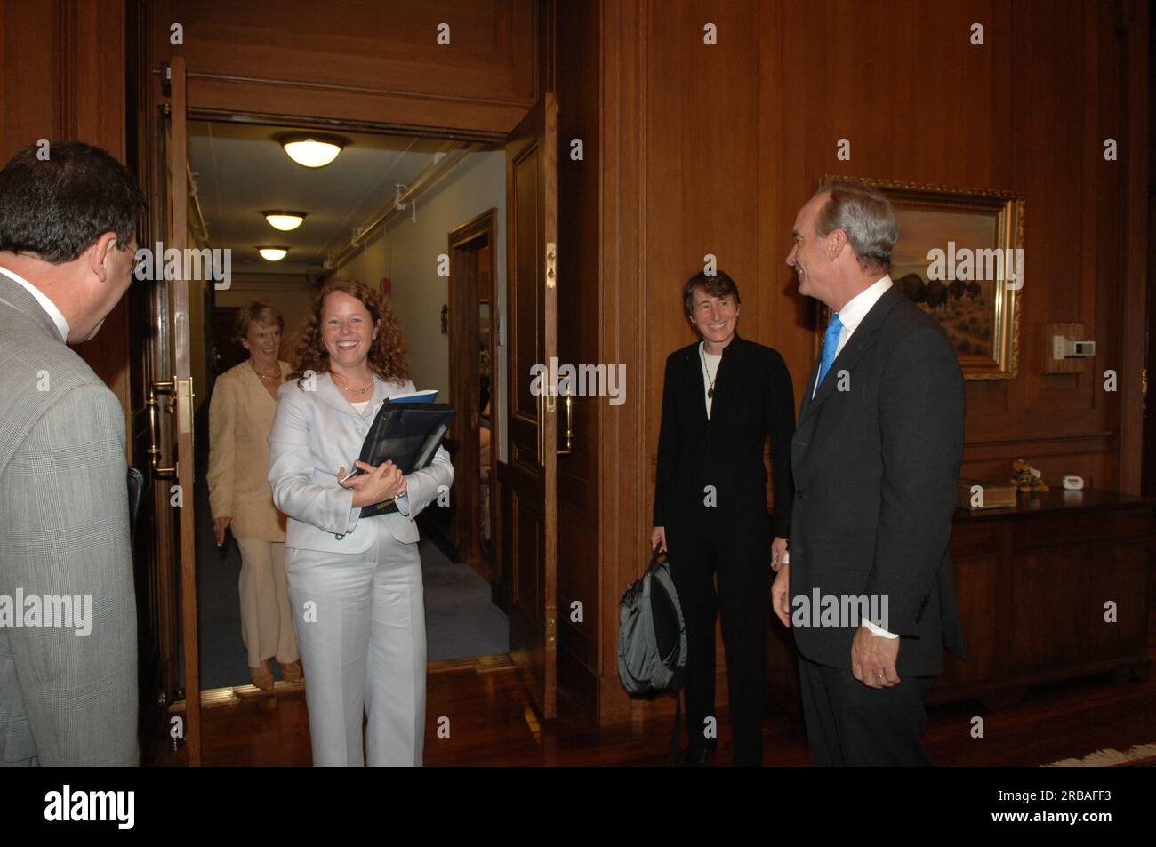 Secretary Dirk Kempthorne meeting at Main Interior with outdoor ...