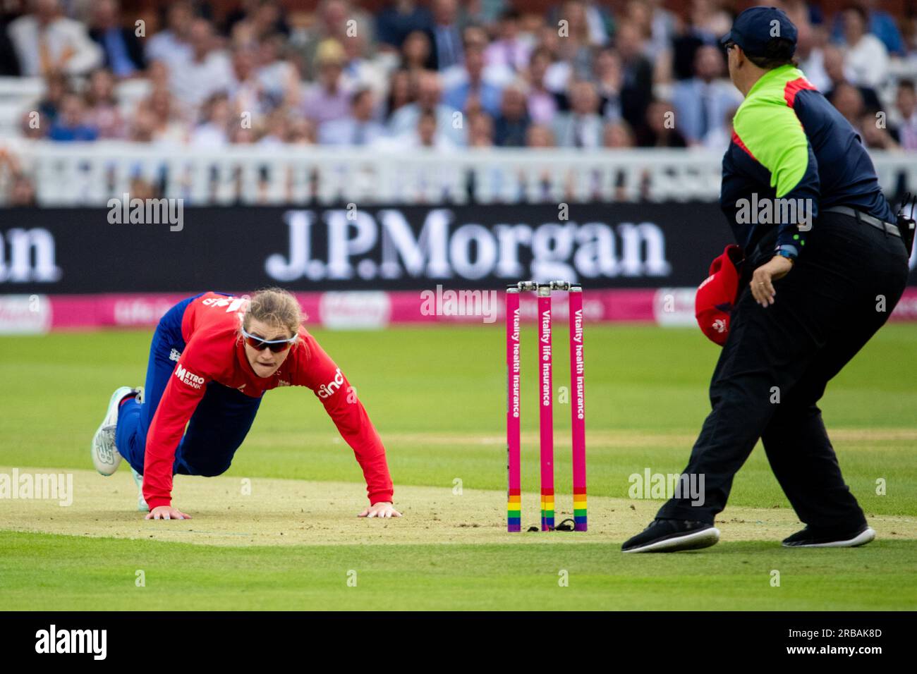 Charlie dean t20 hi-res stock photography and images - Alamy