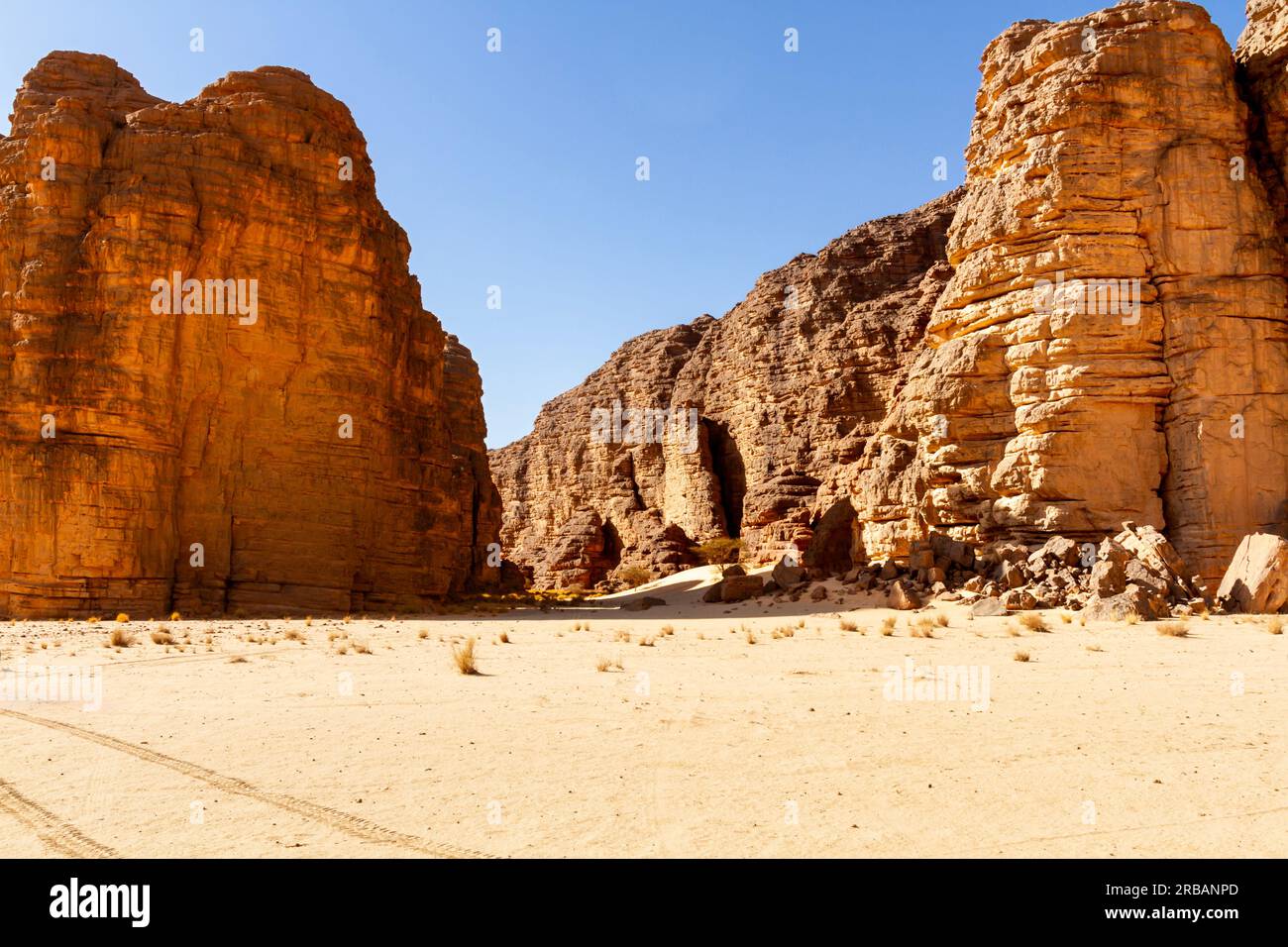 A sandstone rock anf cliffs formations in astonishing shapes. Tadrart ...