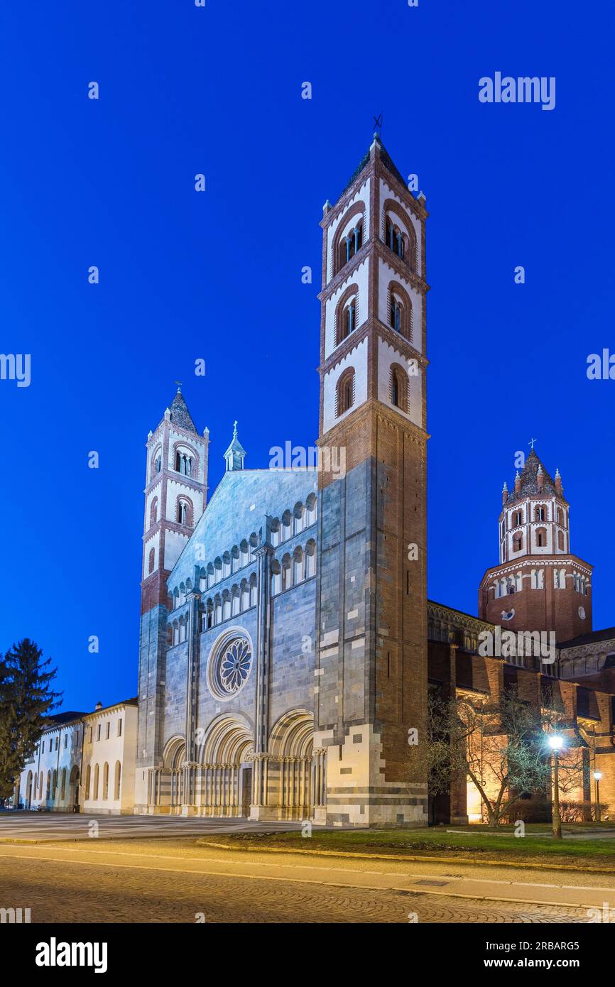 Church of S. Andrea, Vercelli, Piedmont, Italy Stock Photo - Alamy
