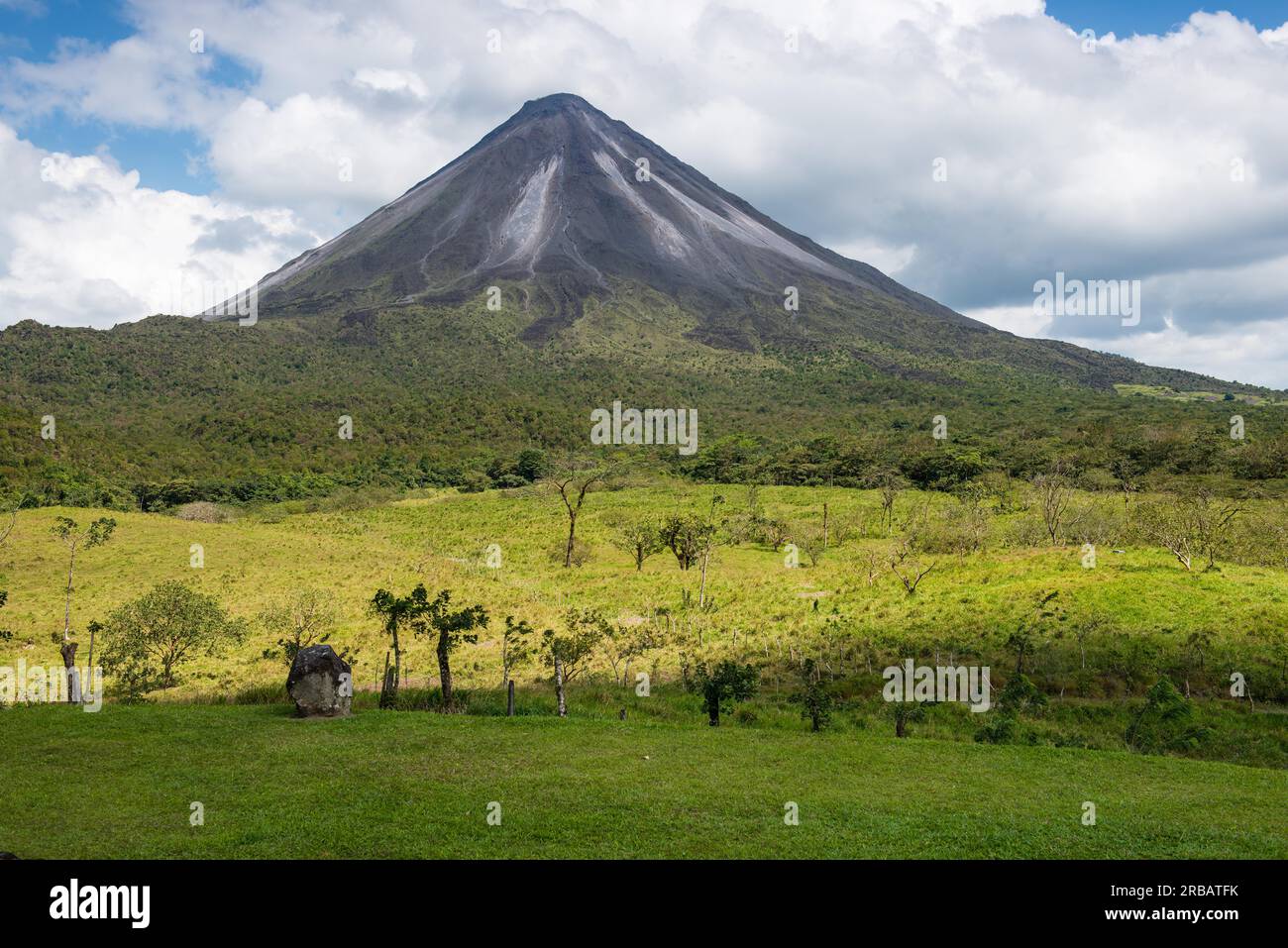 Arenal Volcano, Parque Nacional Arenal, La Fortuna, Costa Rica Stock ...