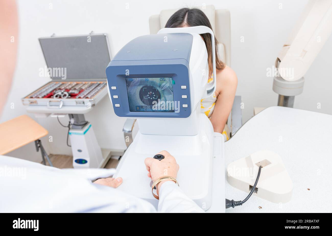 Refractometer screen hi-res stock photography and images - Alamy