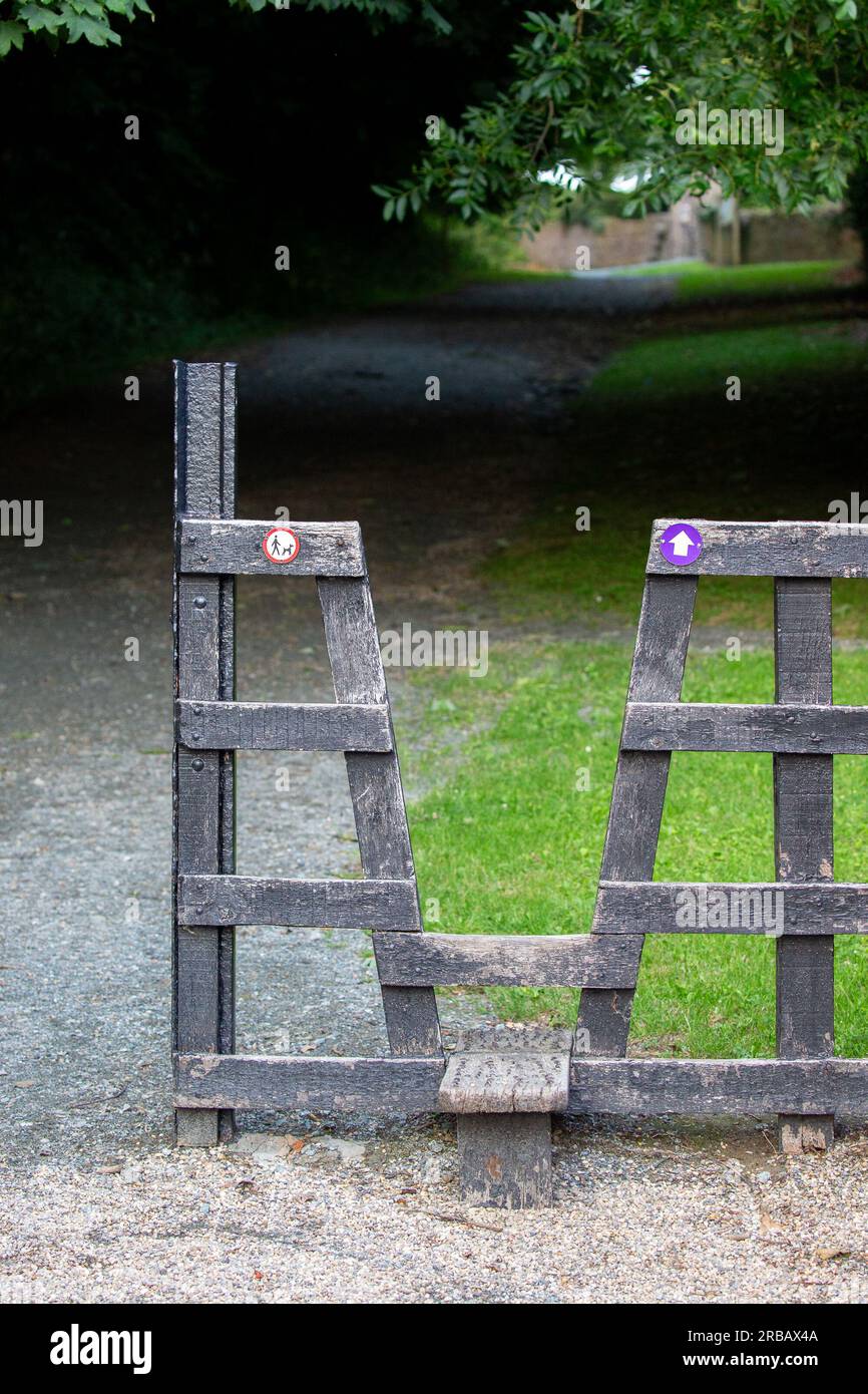 Way marked path and stile hi-res stock photography and images - Alamy