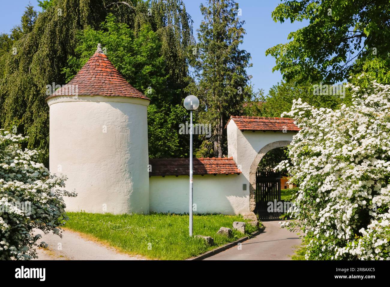 Entrance castle courtyard, Stauffenberg castle, Jehle music history ...