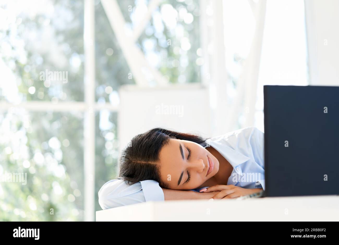 Tired overworked businesswoman sleeping on the workplace on office desk ...