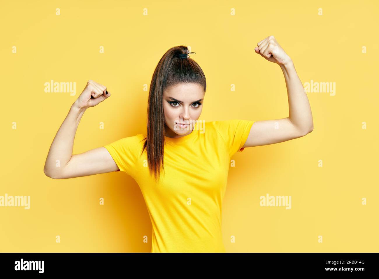 Muscular female fitness model hi-res stock photography and images - Alamy