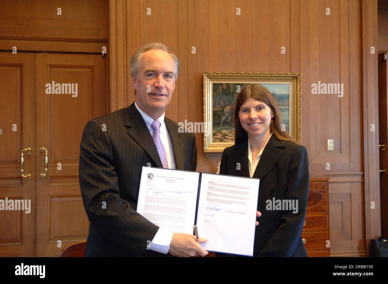 Secretary Dirk Kempthorne signing papers, at Main Interior ceremony ...