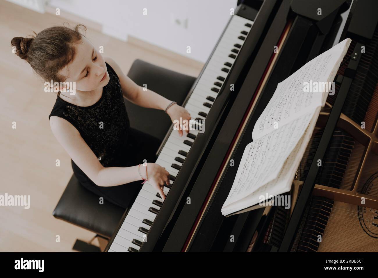 Elegant piano hi-res stock photography and images - Alamy