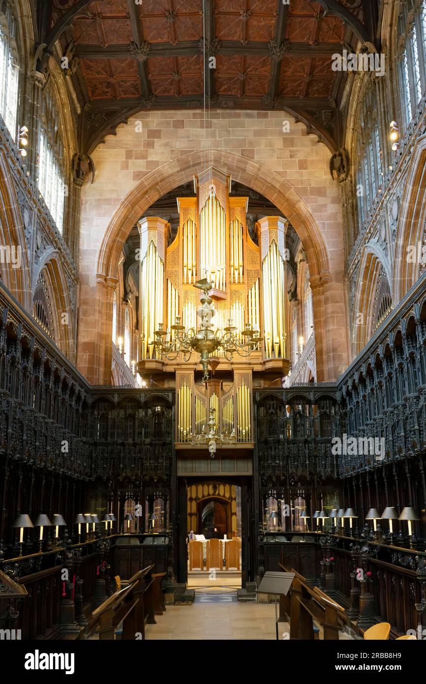 Manchester cathedral interior hi-res stock photography and images - Alamy