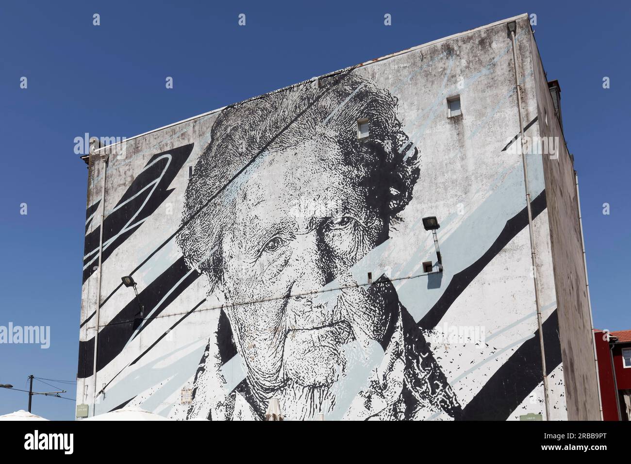 Mural, black and white portrait of an old woman Mural Mira by street ...