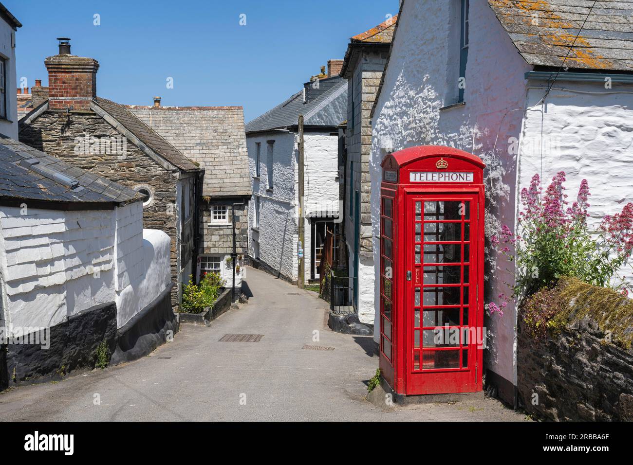 Phone booth england hi-res stock photography and images - Alamy