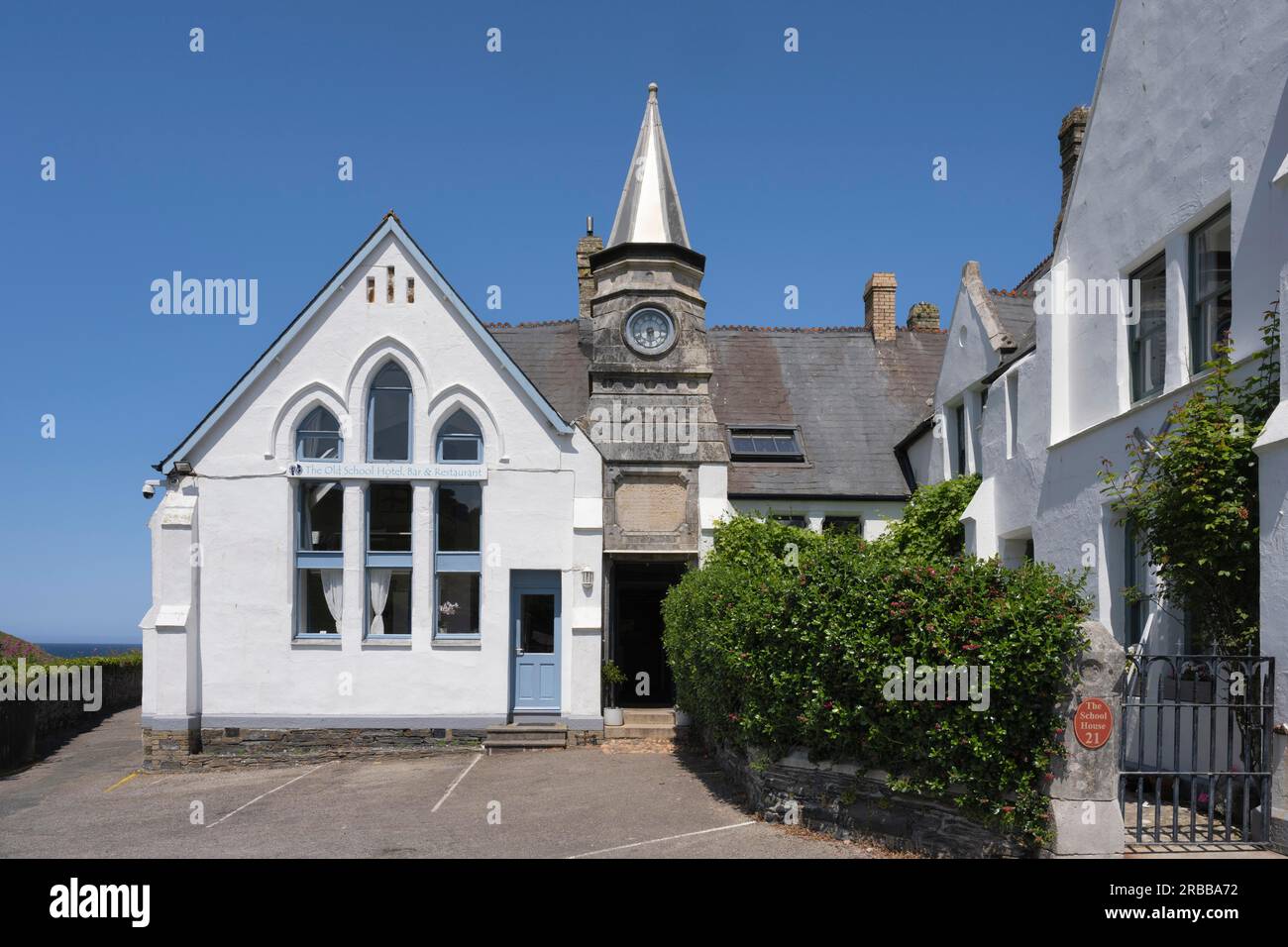 Former schoolhouse and film set of the English TV series Doc Martin in ...