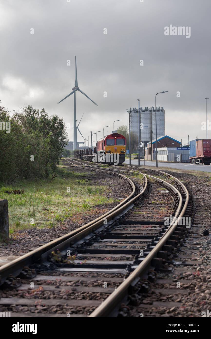 DB Cargo rail (UK) class 66 diesel locomotive 66041 in Newport docks ...