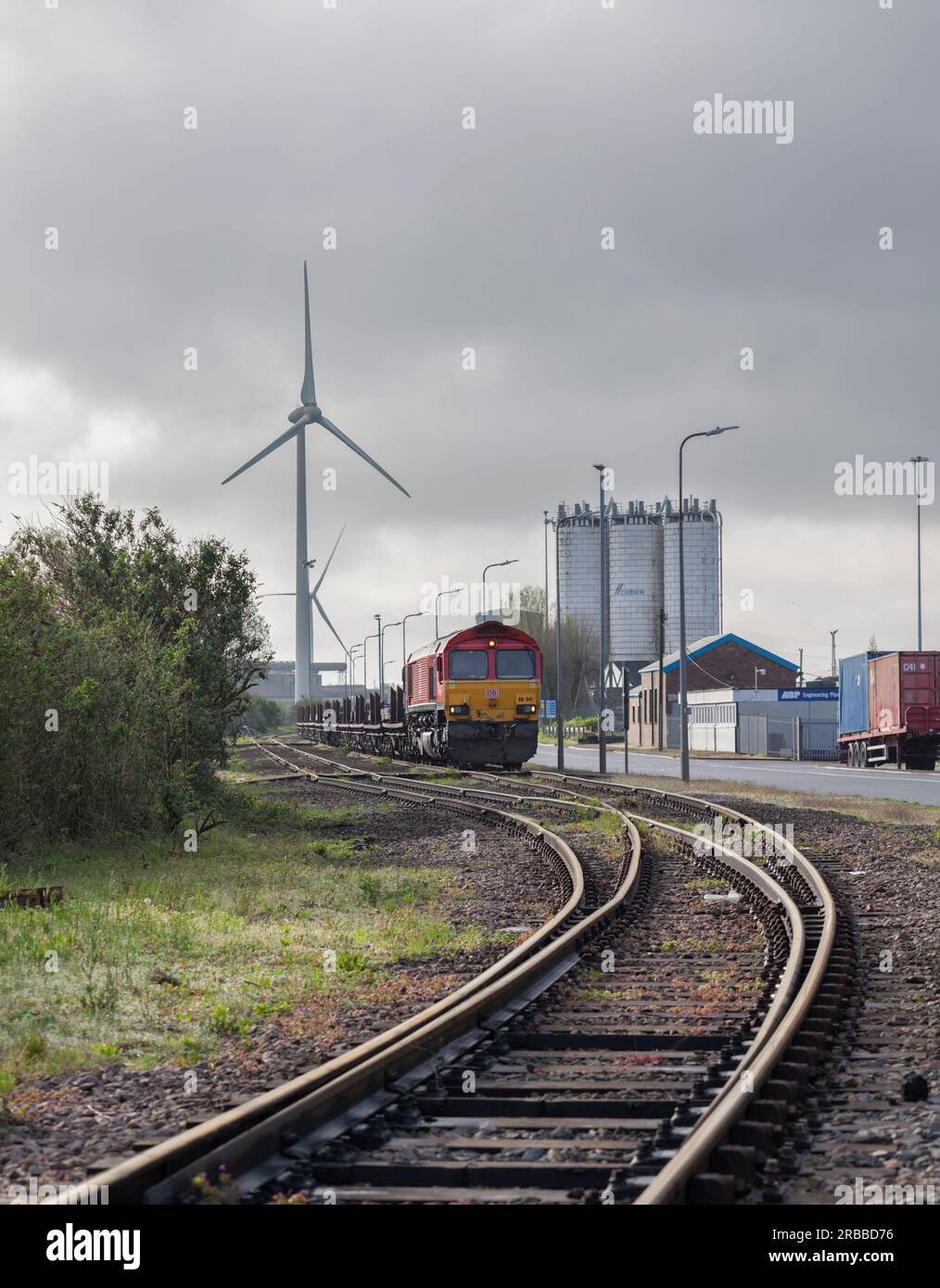 DB Cargo rail (UK) class 66 diesel locomotive 66041 in Newport docks ...