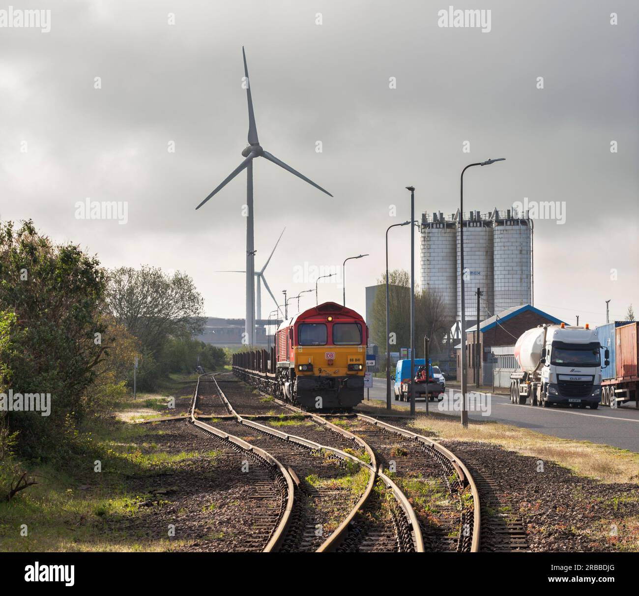 DB Cargo rail (UK) class 66 diesel locomotive 66041 in Newport docks ...