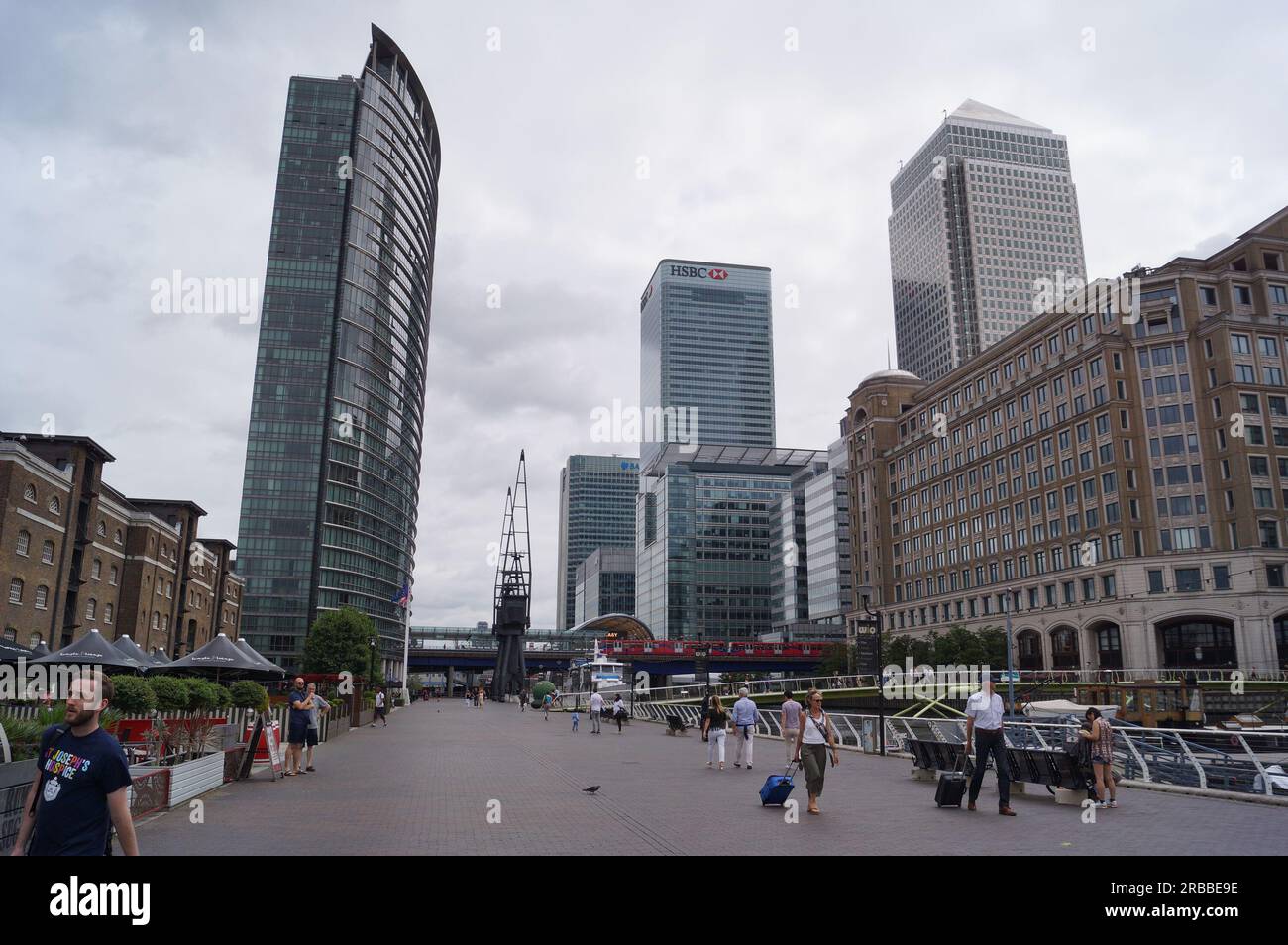 London, UK: a view of West India Quay promenade in Canary Wharf Stock ...