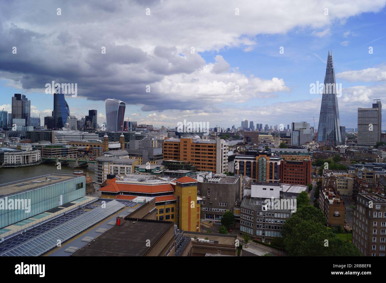 Tate modern blavatnik building viewing level hi-res stock photography ...
