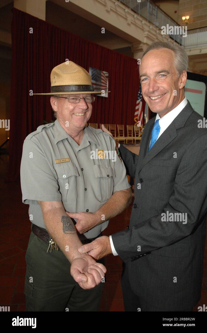 Secretary Dirk Kempthorne with National Park Service staff during visit ...