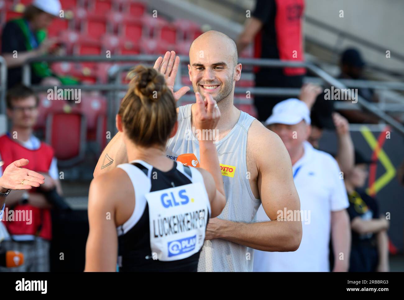 Winner Julian WEBER (USC Mainz) high fives 100m runner Gina ...