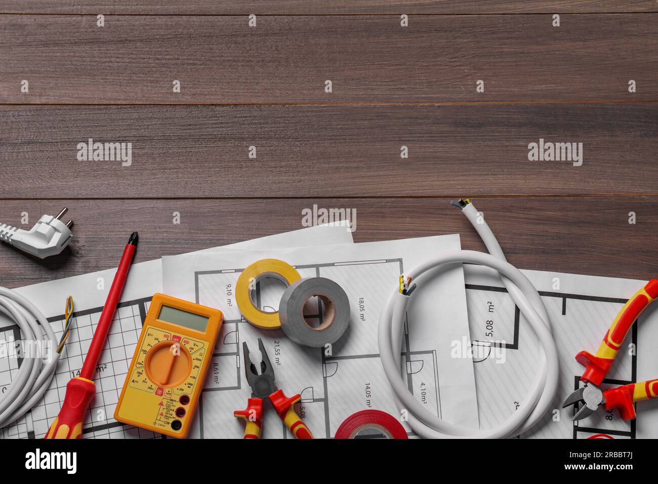 Electronic conductor pattern of wires hi-res stock photography and ...