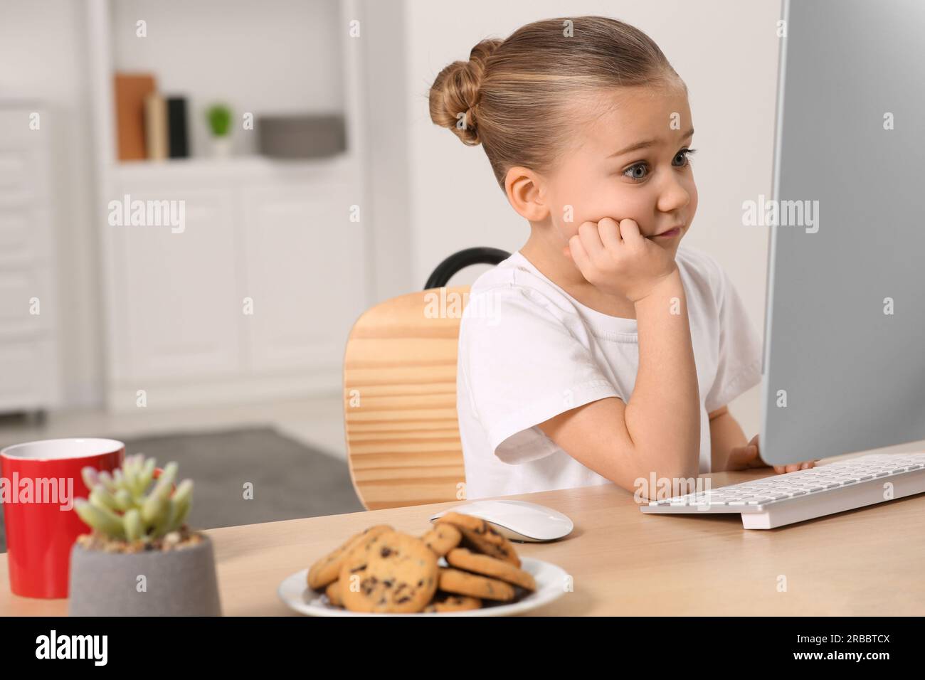 Little girl using computer hi-res stock photography and images - Alamy