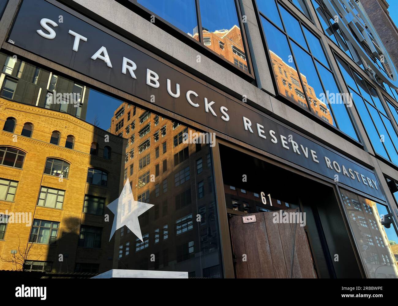 Starbucks reserve roastery hi-res stock photography and images - Alamy