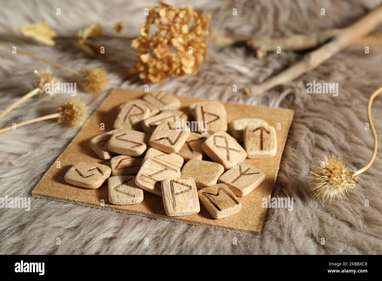 Dried flowers ritual hi-res stock photography and images - Alamy