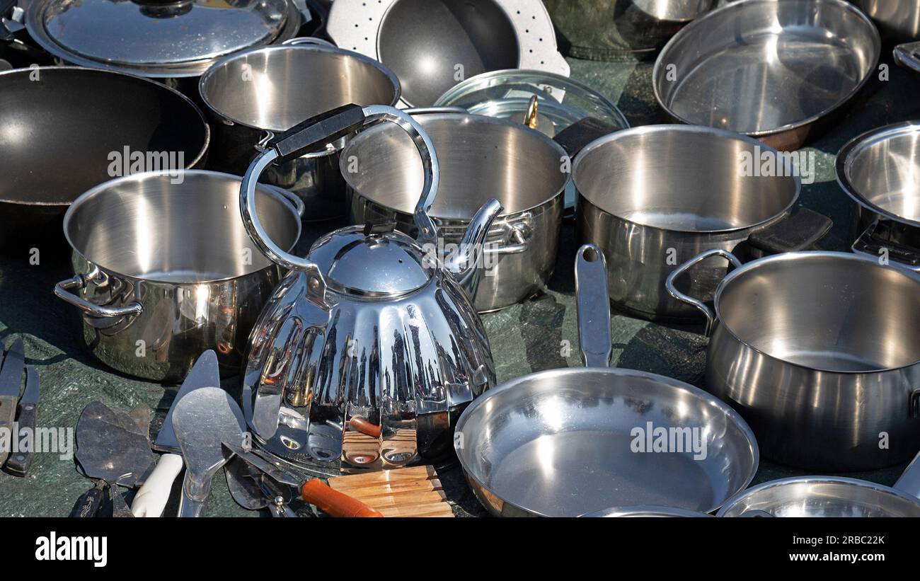 Silver cookware hi-res stock photography and images - Alamy