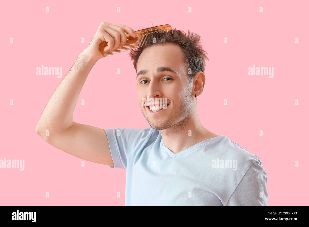 Man combing thinning hair hi-res stock photography and images - Alamy