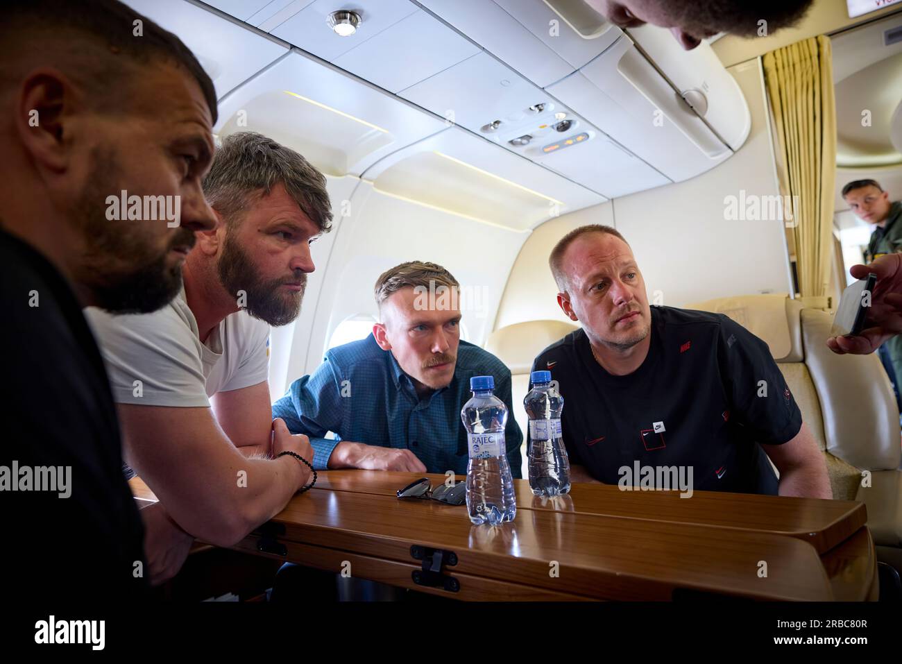 (Istanbul, Turkey) President Volodmyr Zelensky welcomes Ukraine hero ...