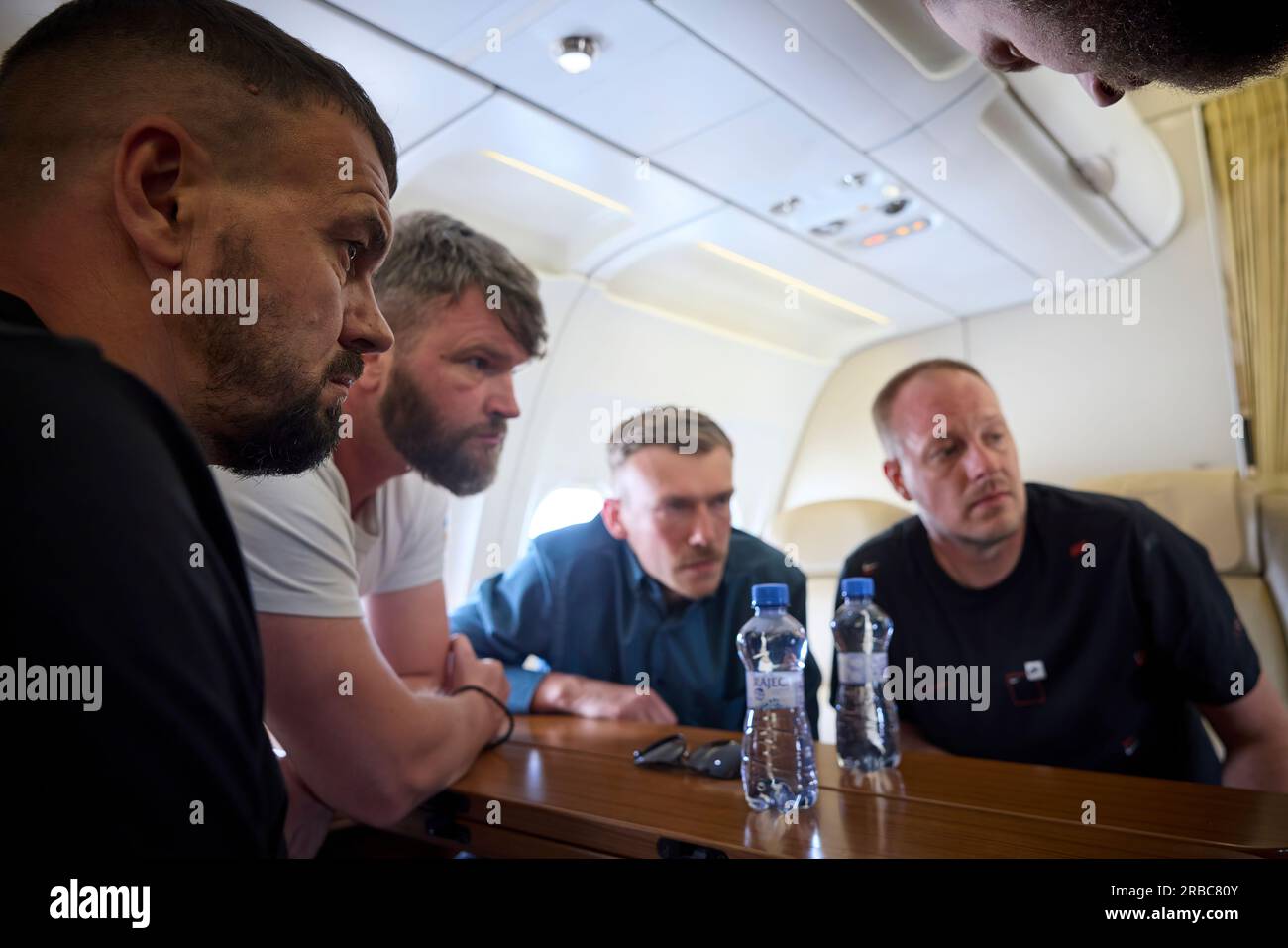 (Istanbul, Turkey) President Volodmyr Zelensky welcomes Ukraine hero ...