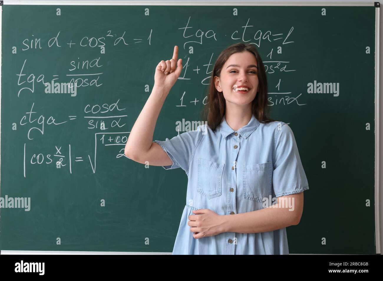 Lecturer pointing something hi-res stock photography and images - Alamy