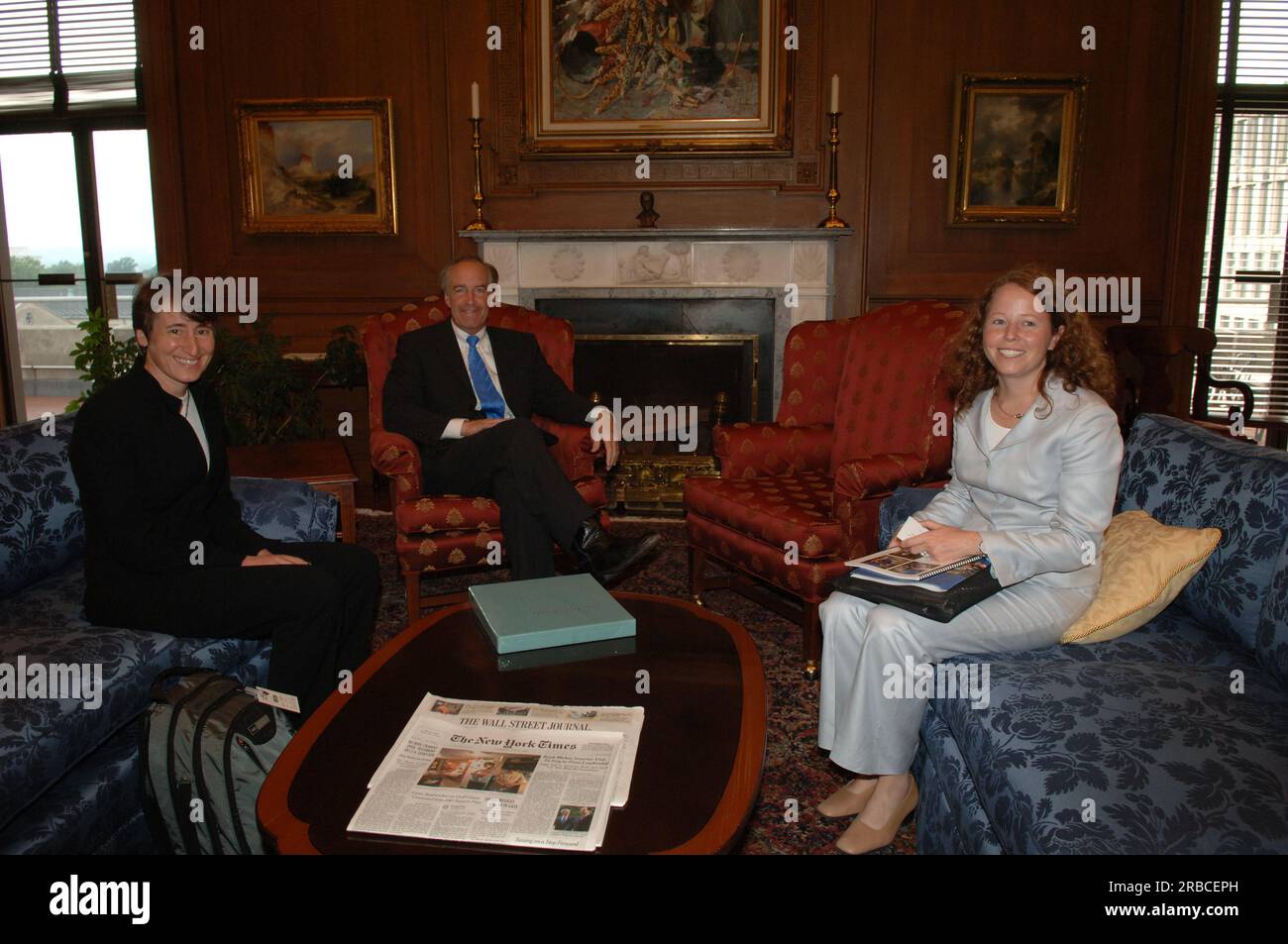 Secretary Dirk Kempthorne meeting at Main Interior with outdoor ...