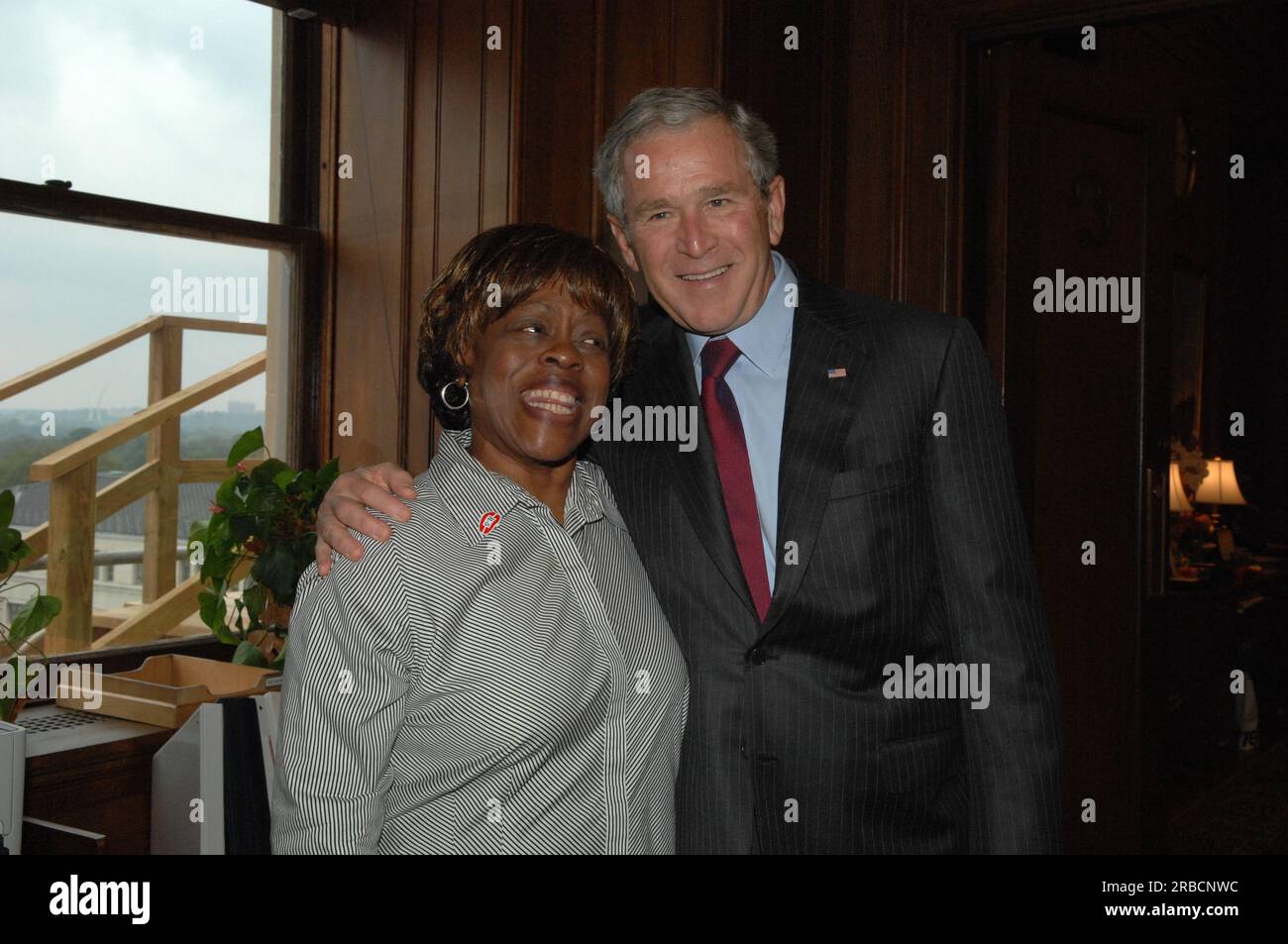 President George W. Bush on visit to Main Interior, talking and posing ...