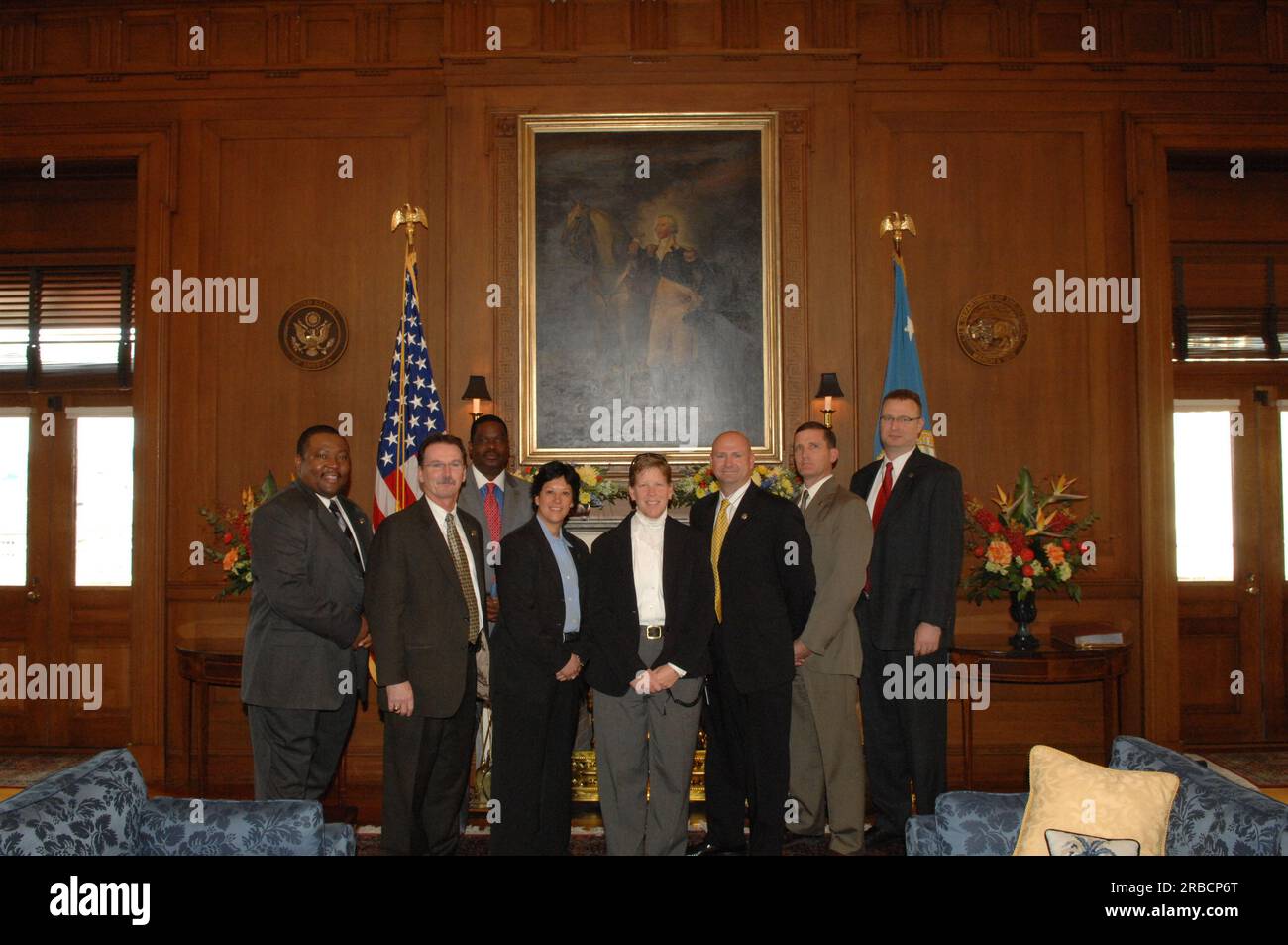 Secretary Dirk Kempthorne with aides, members of security detail, and U ...