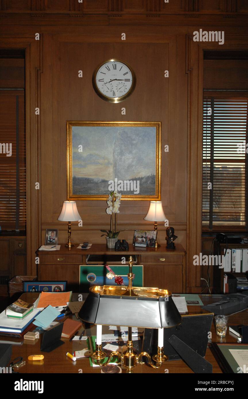 Closeups of furnishings, decorations, light fixtures in Secretary's ...