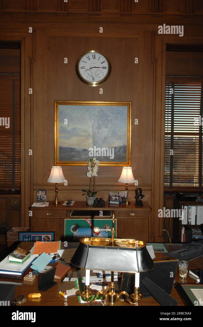 Closeups of furnishings, decorations, light fixtures in Secretary's ...